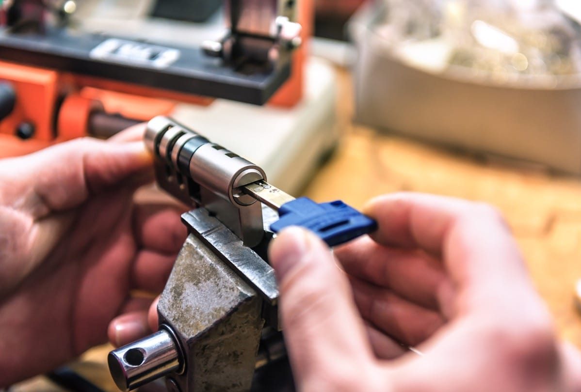 Locksmith Services - La Llave Maestra